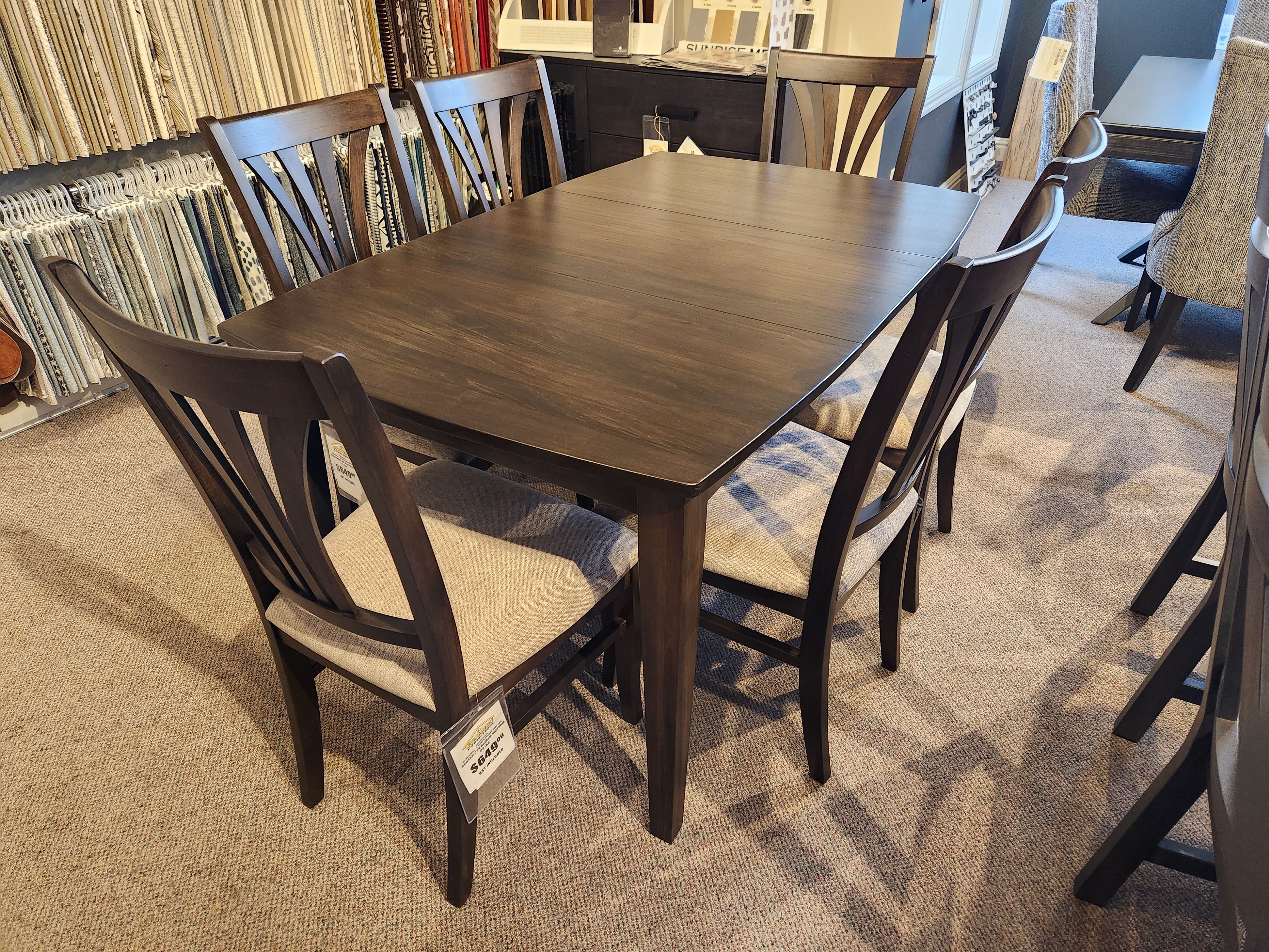 Dresbar dining room table store