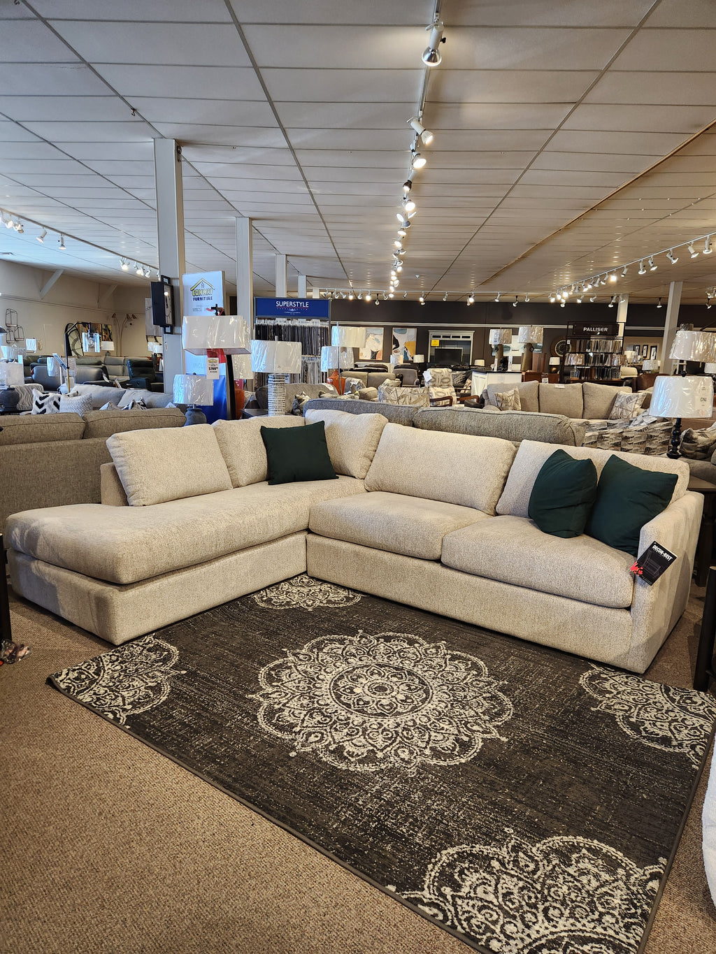 2068 Malibu Sectional Sofa by Décor-rest | Conway Furniture